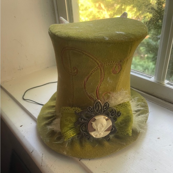 Disney | Accessories | Circa 200s Disney Parks Tinkerbell Mini Top Hat ...